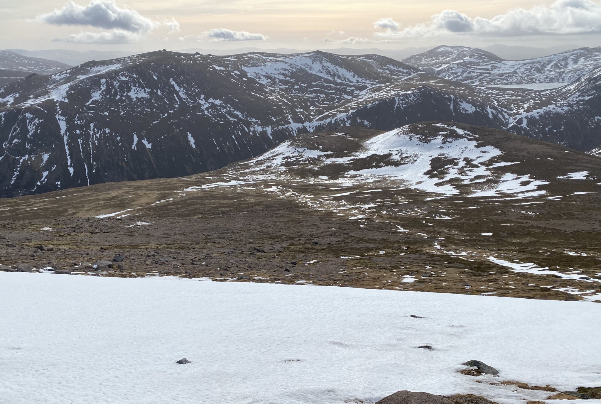Northern Cairngorms Blog & Mountain Info » Snow remains firm